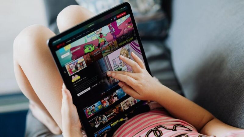 How Does Netflix Work? A Brief History and Overview