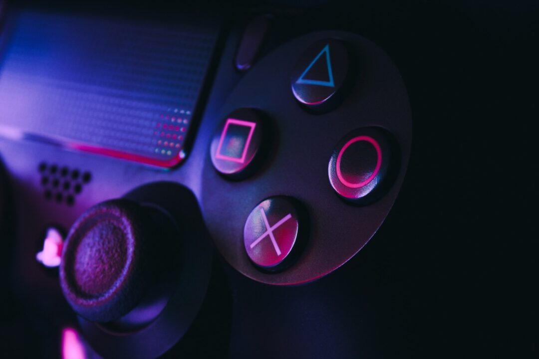 Why Your PS4 DualShock Controller Flashes White, Blue, Red, and Orange